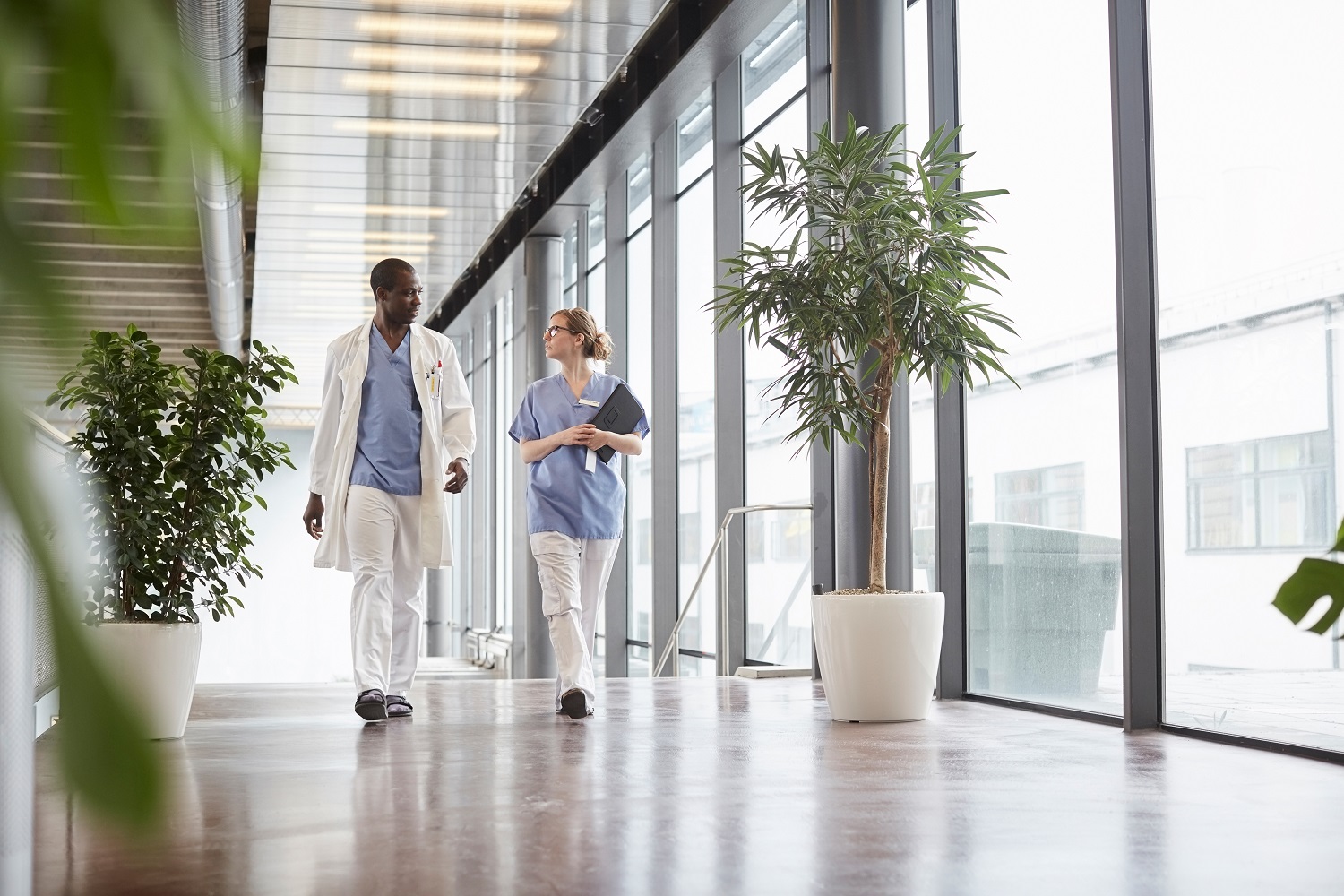 Hospitals race to save patients — and the planet | AAMC